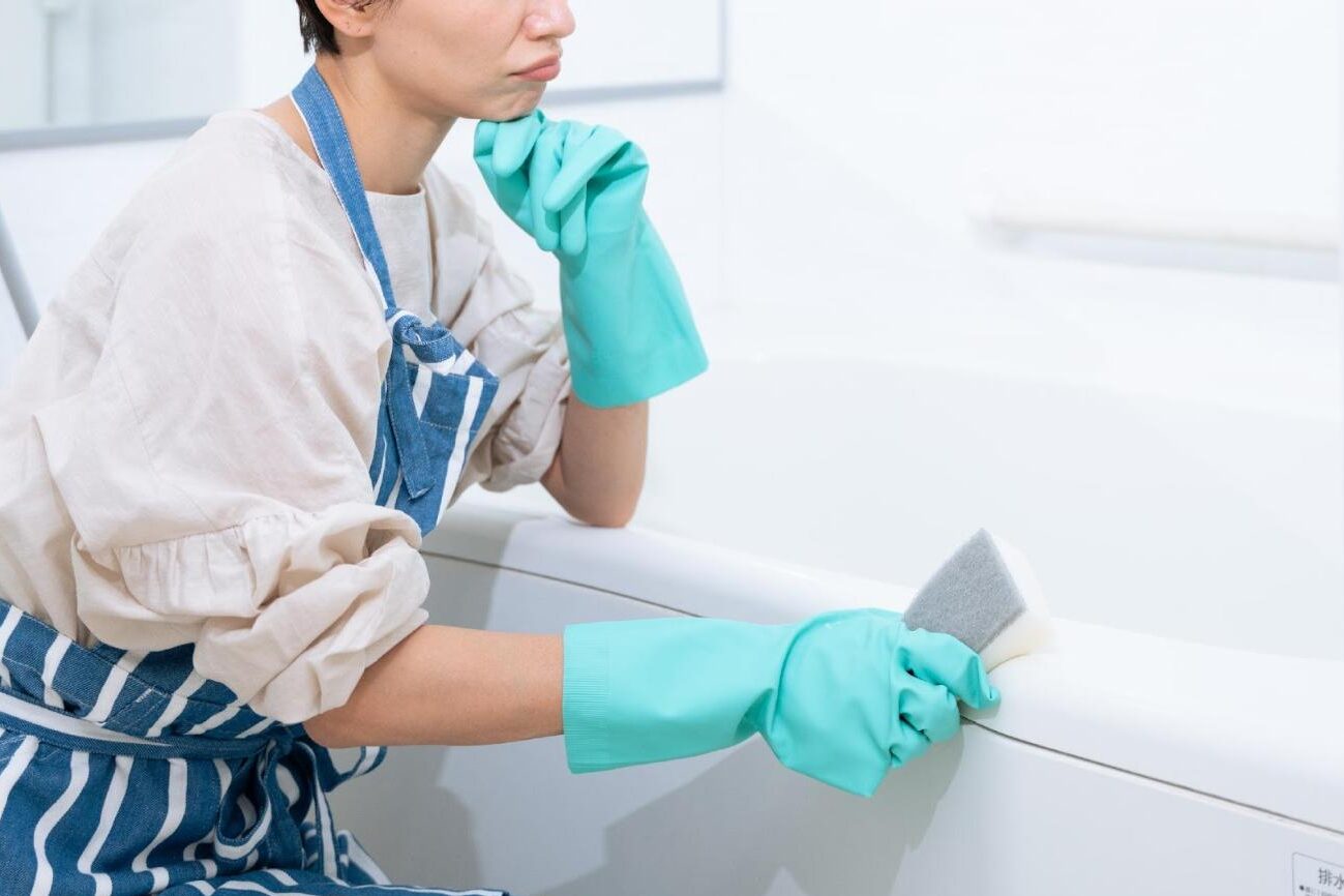 Bathtub Troubles: How to Remove Clogs - Village Blog